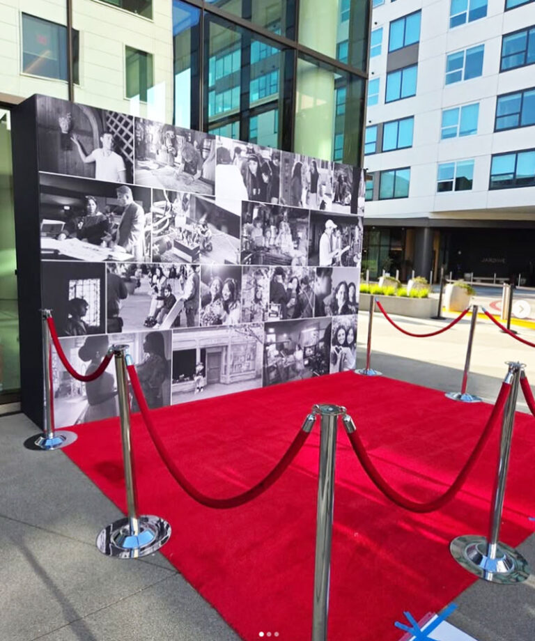 Black and White Step and Repeat Photo Backdrop - Red Carpet Systems